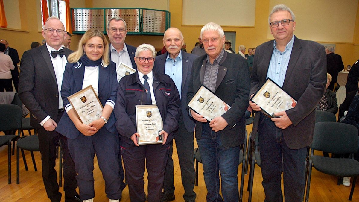 Magdala vergibt sieben Ehrennadeln