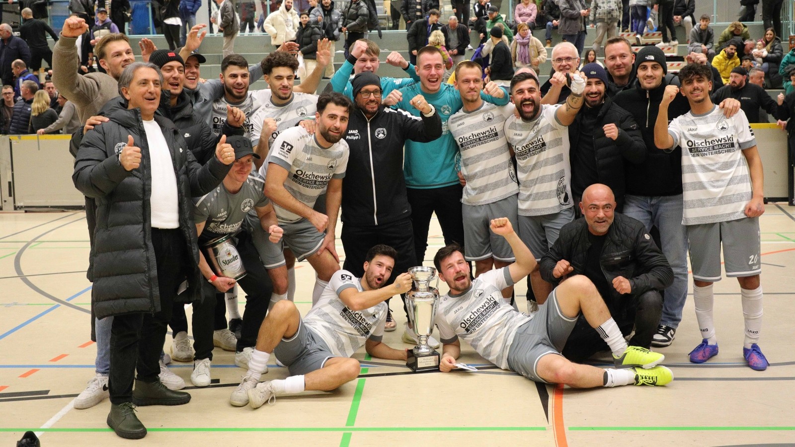 Finale: Rhenania verbrennt sich Finger - VfB trifft eiskalt