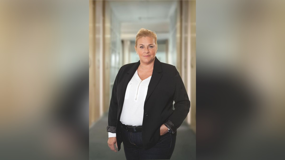 Jenaer Schauspielerin bringt Humor in Krimiserie