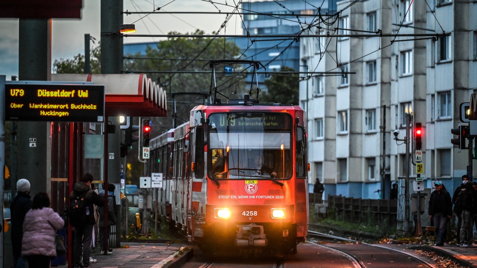 Rheinbahn bietet mehr Bahnen für U79 an: Warum DVG ablehnt