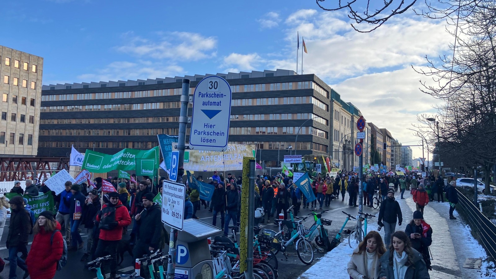 Bauern-Protest in Berlin: Tausende demonstrieren für Agrarwende