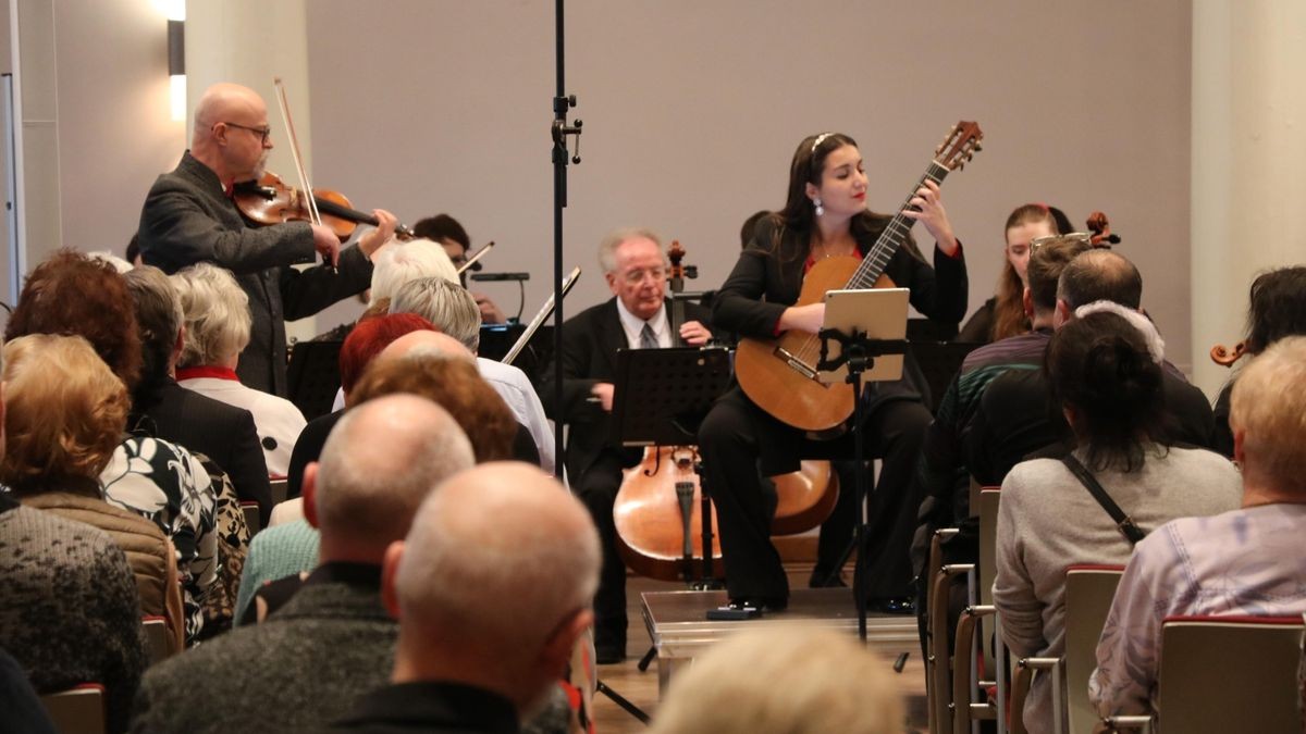 Musikalisch das neue Jahr begrüßt im vollen Rathaussaal von Gera