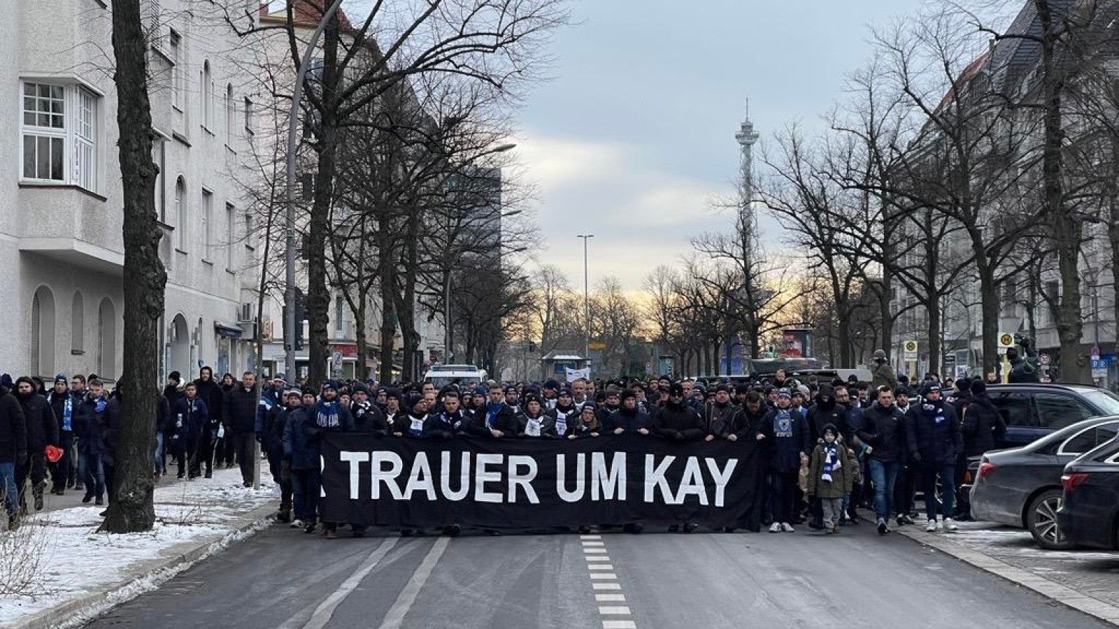 Kay Bernstein: Tausende Hertha-Fans beim Trauermarsch