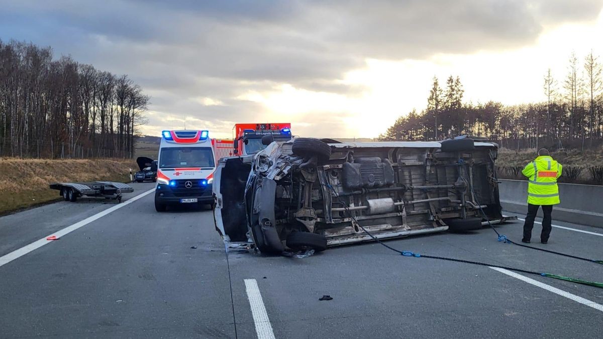 Zwei Schwerverletzte bei einem Unfall auf der Autobahn 9