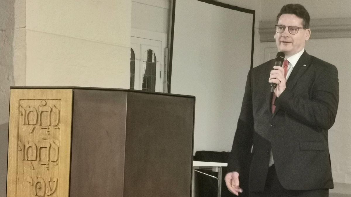 Für RB Leipzig geht Pfarrer Hundertmark schon mal durch die Decke