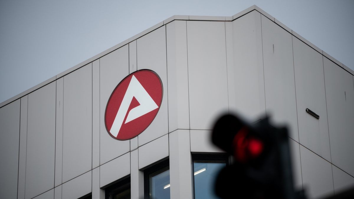 Arbeitgeber suchen vergeblich nach qualifizierte Arbeitskräften im ...