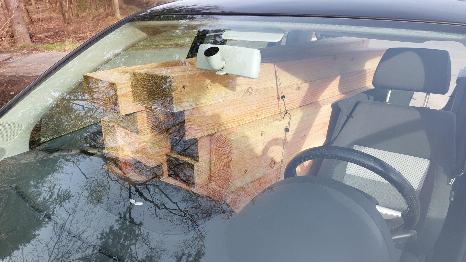 Wesendorf: Polizei winkt Auto voller Konstruktionshölzer raus