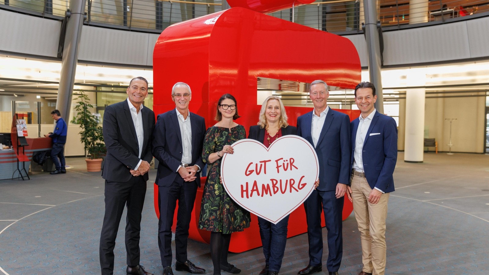 Haspa überrascht mit Zwei-Millionen-Spende für Hamburger Hilfsprojekte