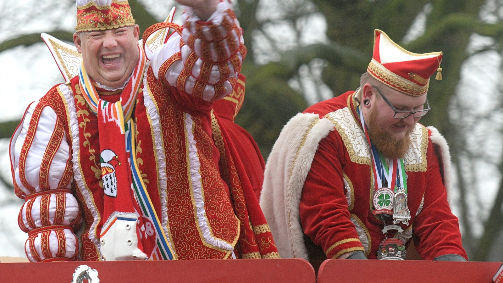 Karneval kurios: Als Wendler-CDs und Handys vom Wagen flogen