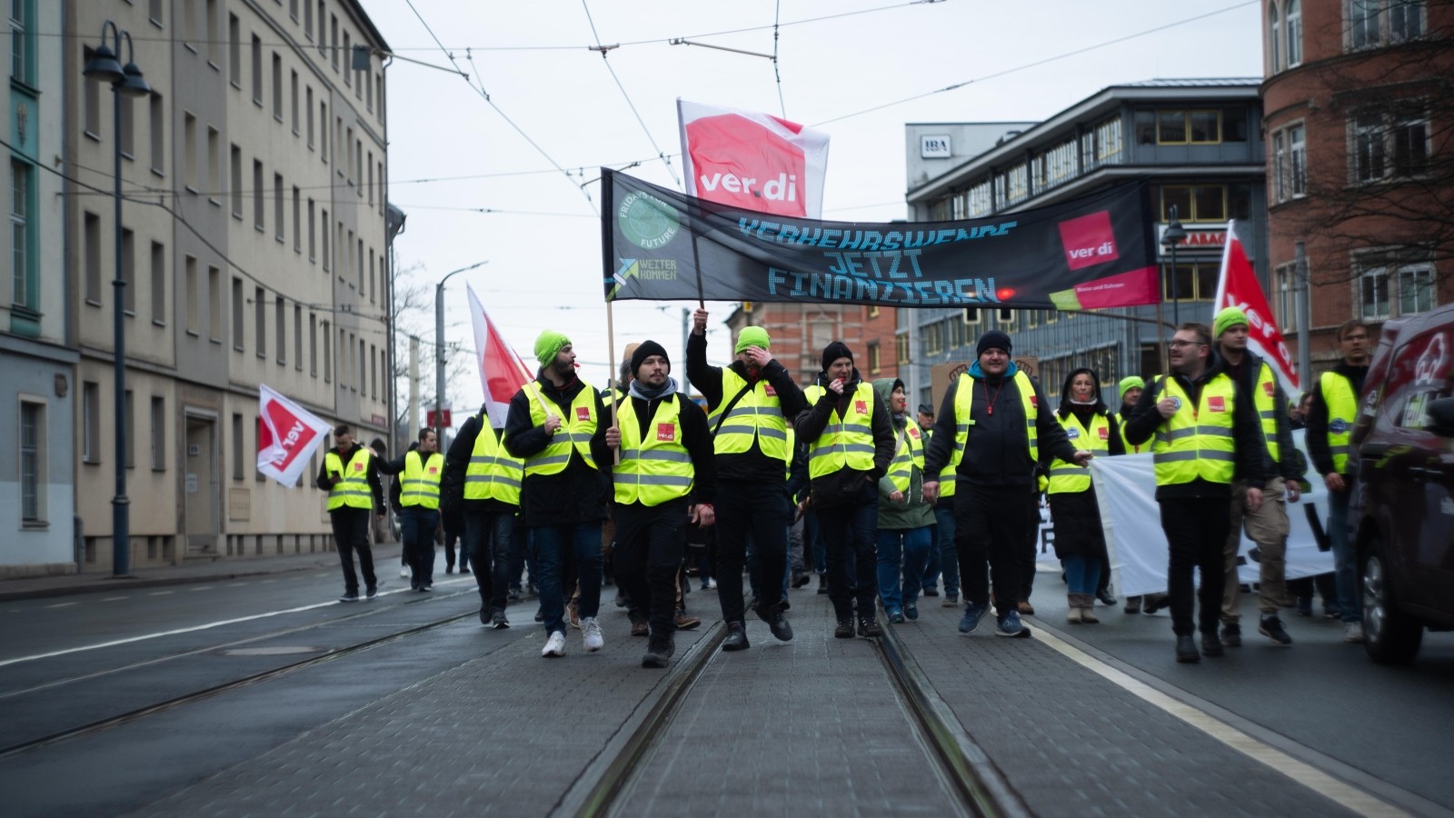 Hunderte Streikende ziehen durch Jena: Einschränkungen nicht nur im Nahverkehr