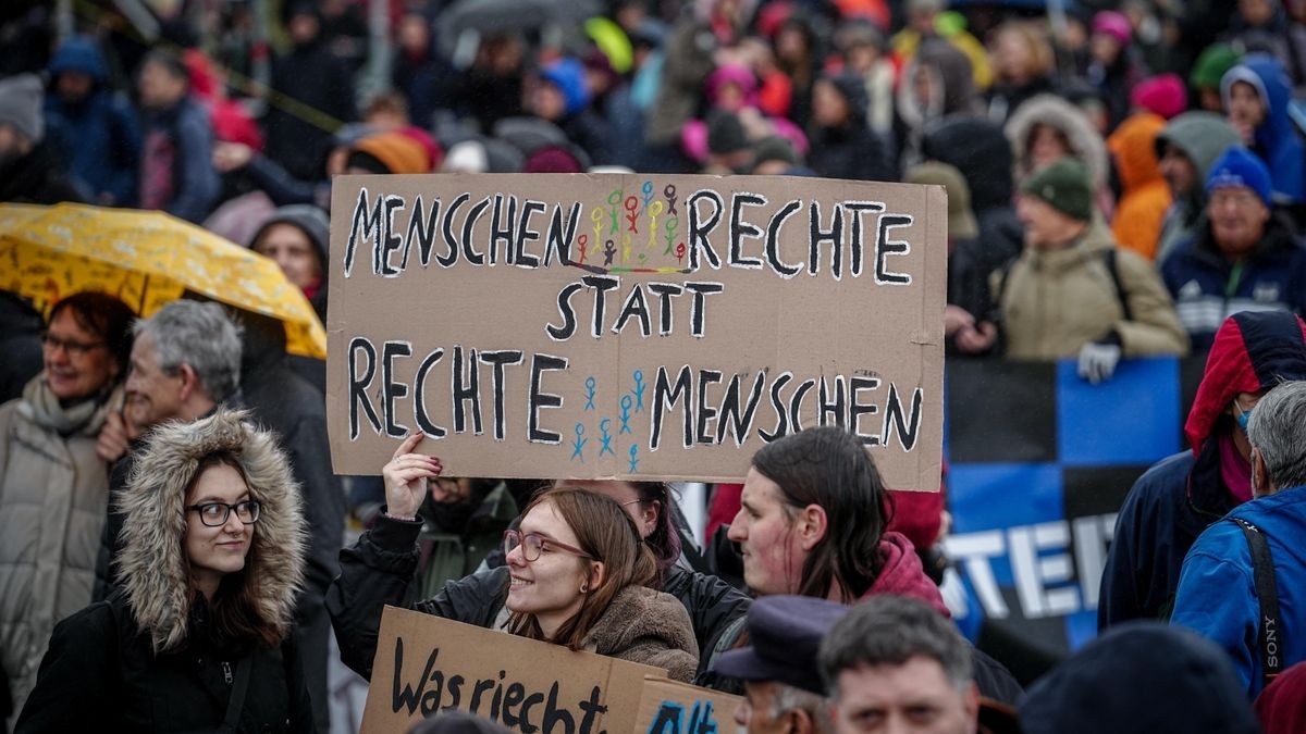 Das sind die Bilder von der Demo gegen rechts in Berlin