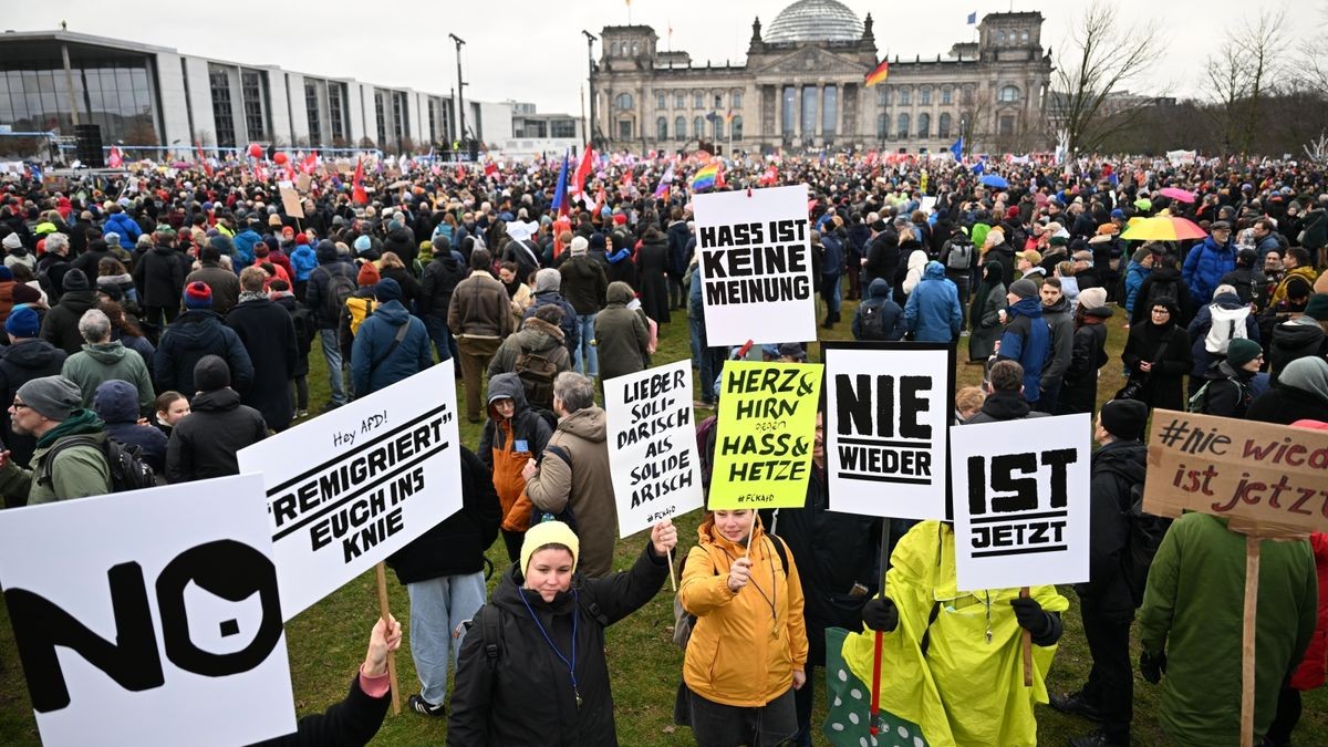 Das sind die Bilder von der Demo gegen rechts in Berlin
