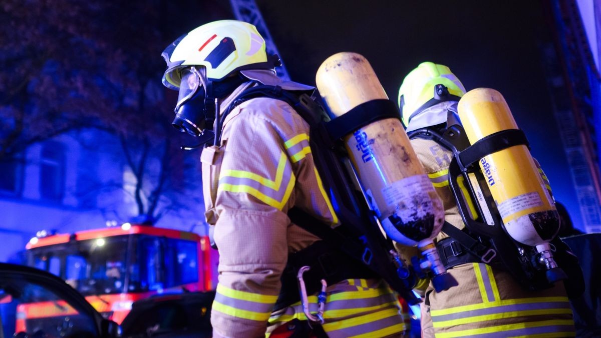 Verheerender Brand in Wohnblock: 22 Verletzte – zwei in Lebensgefahr