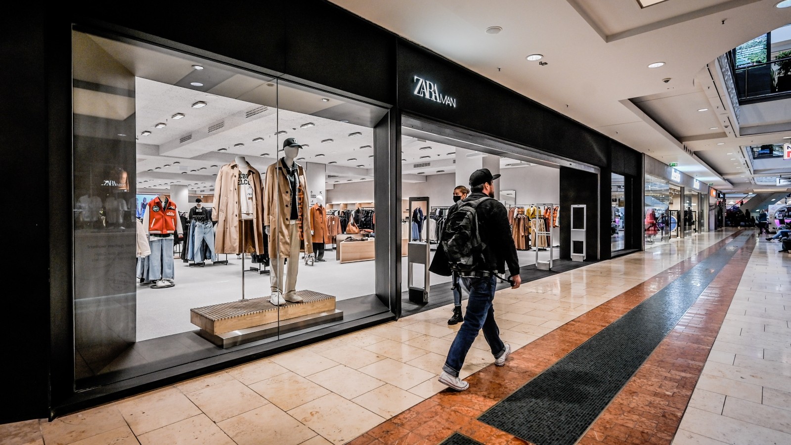 Limbecker Platz in Essen: Bande raubt zwei Jugendliche aus