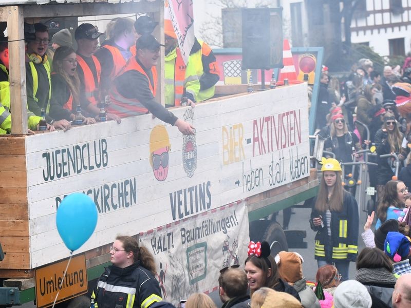 So originell und bunt ist der Karnevalszug in Liesen