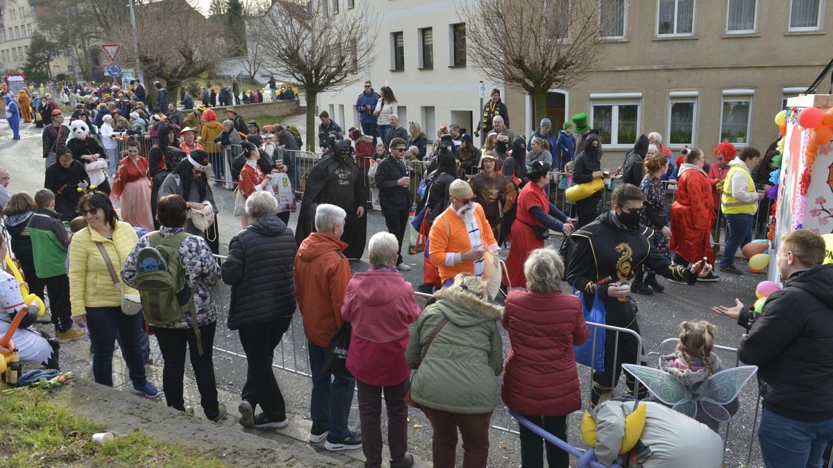 Die Bilder vom 36. Apoldaer Faschingsumzug: „Auch mit Politik(ern) in ...