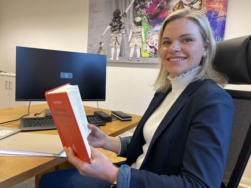 Juristin aus Sundern: Von Bezirksregierung in eigene Kanzlei