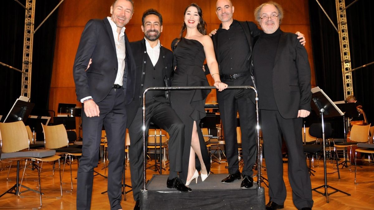 Gevelsberg: Bariton marschiert barfuß durch Zuschauerreihen