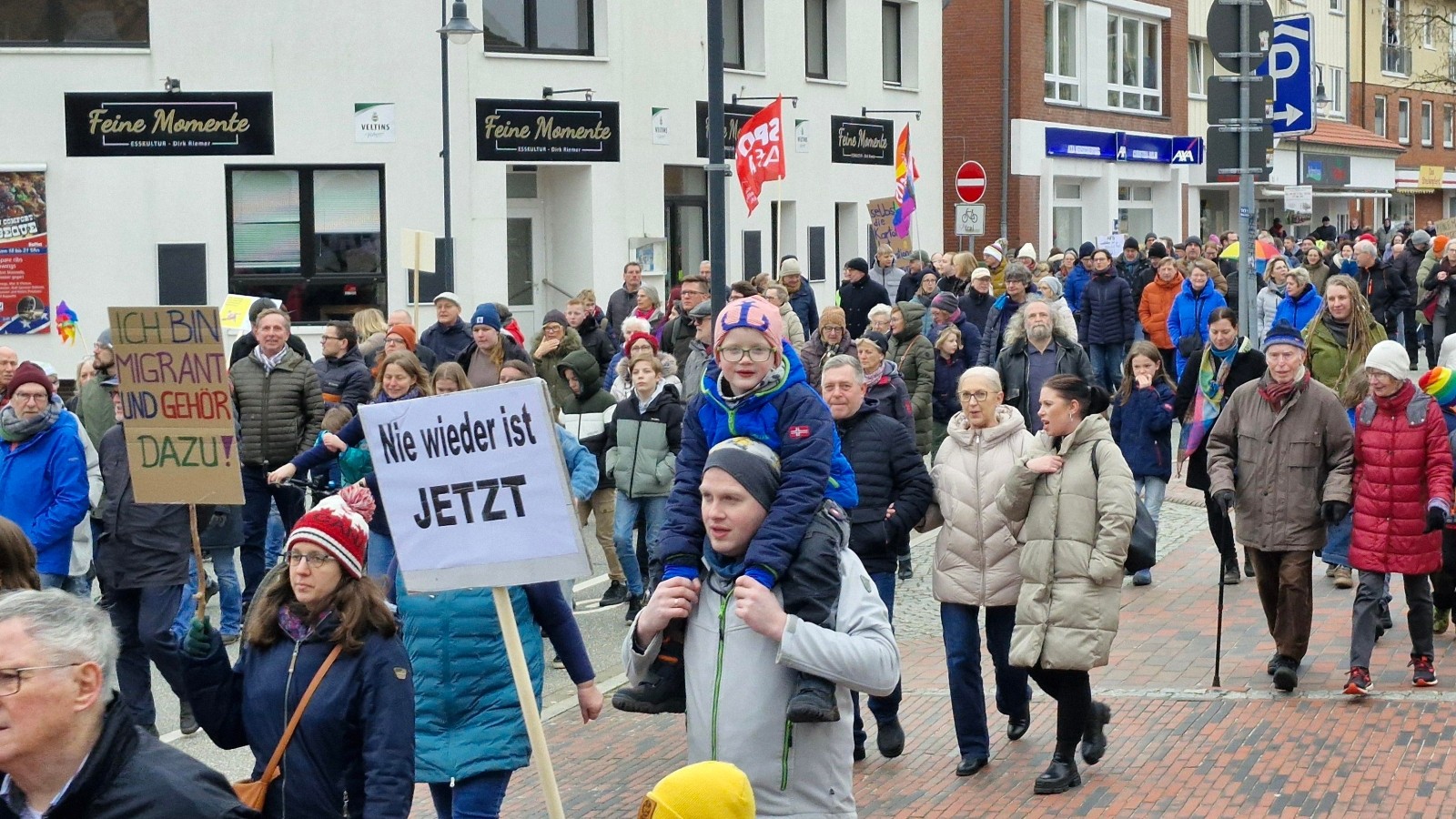 „Sei ein Mensch!“: Kaltenkirchen setzt Zeichen gegen Rechts