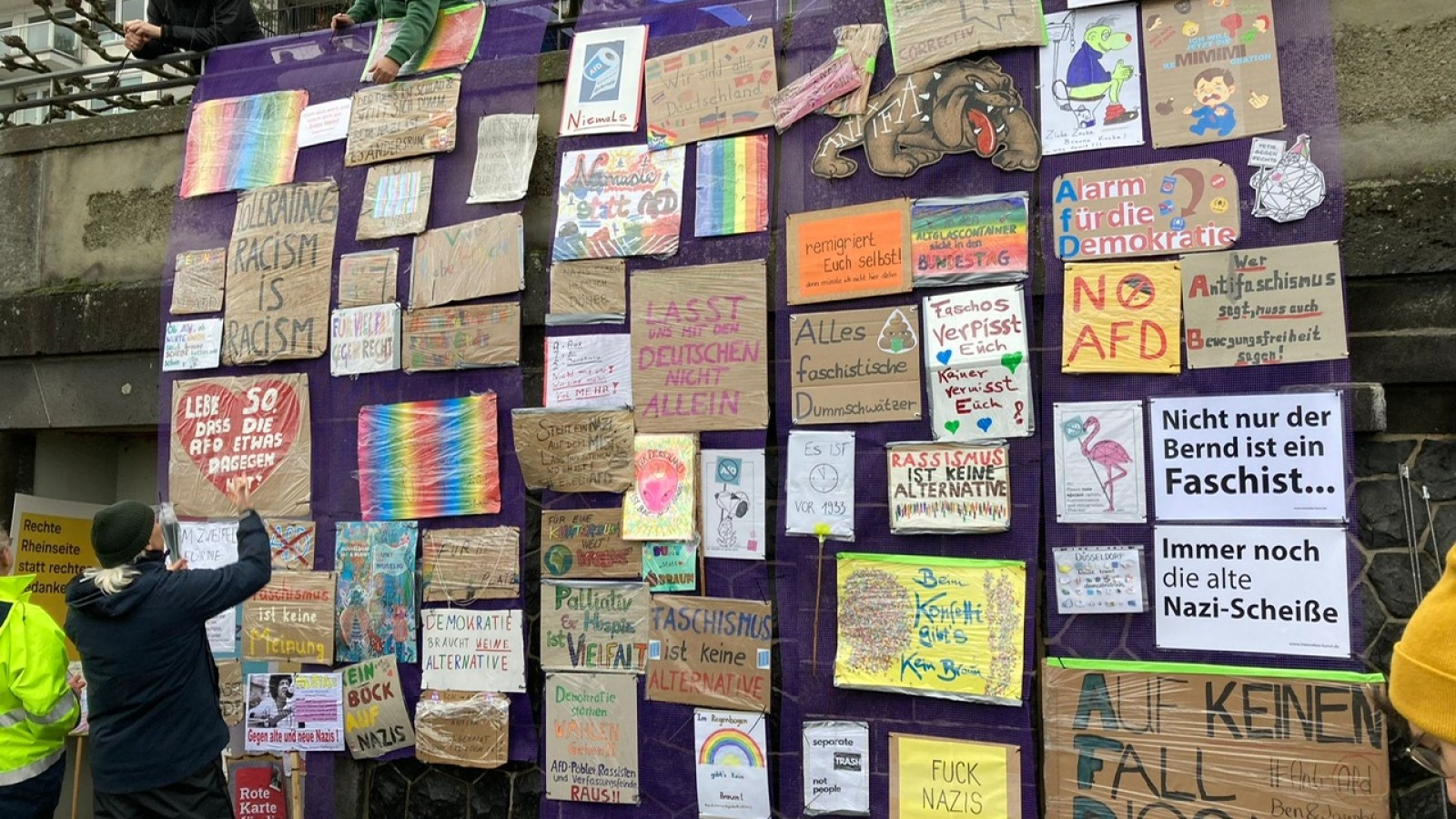 Düsseldorf: Anti-AfD-Kunstaktion: Stadt warf Plakate einfach in den Müll