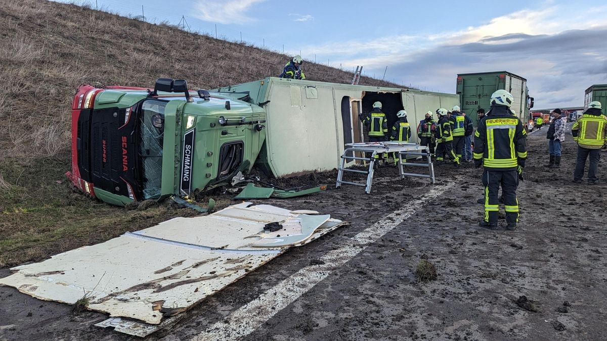 Viehtransporter verunglückt auf A71 bei Leubingen