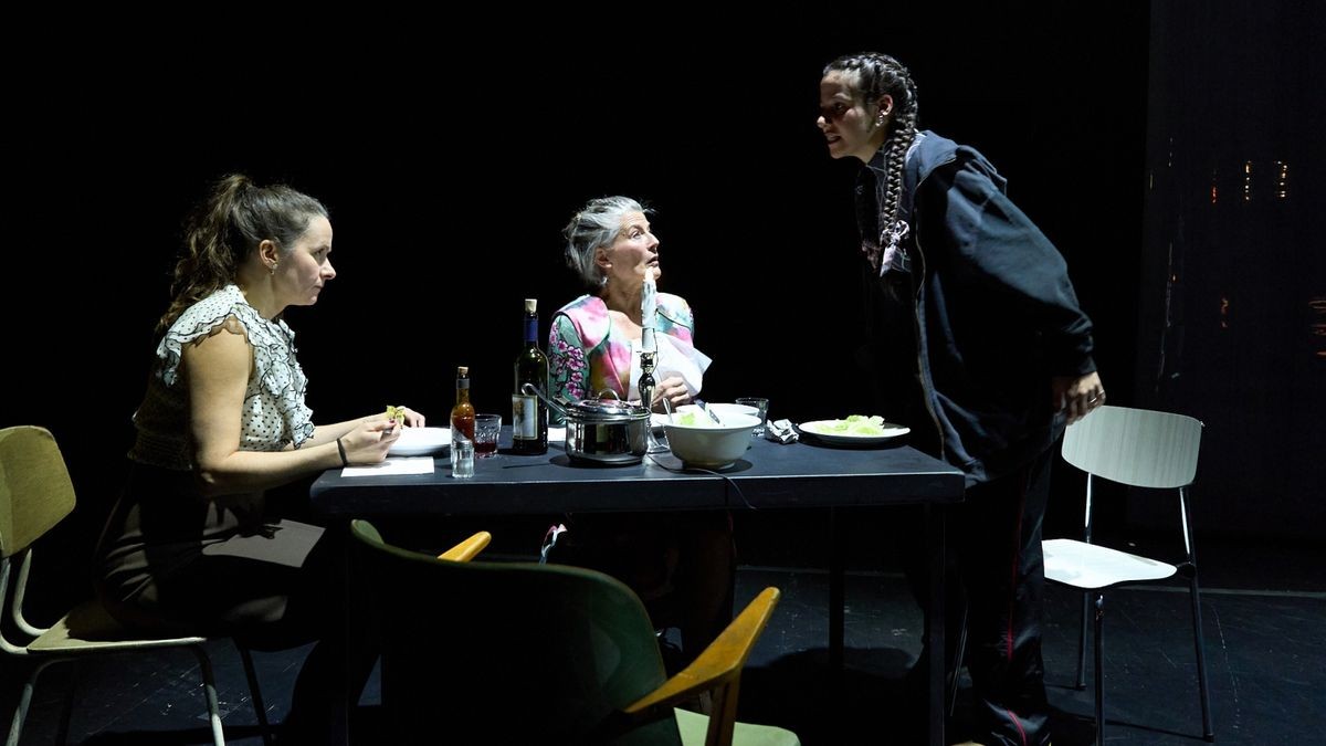 Ukraine-Konflikt im Theater: Kriegsdonner und Katzenjammer