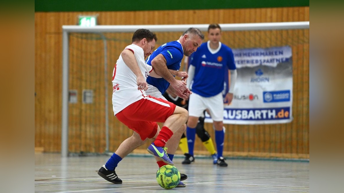 FC Rot-Weiß Erfurt gewinnt Hallen-Premiere in Ilmenau