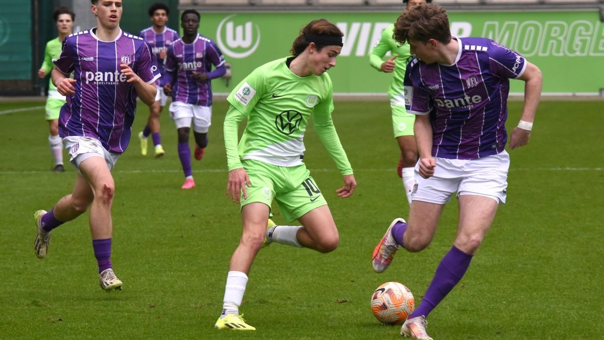 Akaegbobi und Bröger tragen die U19 des VfL zum Sieg