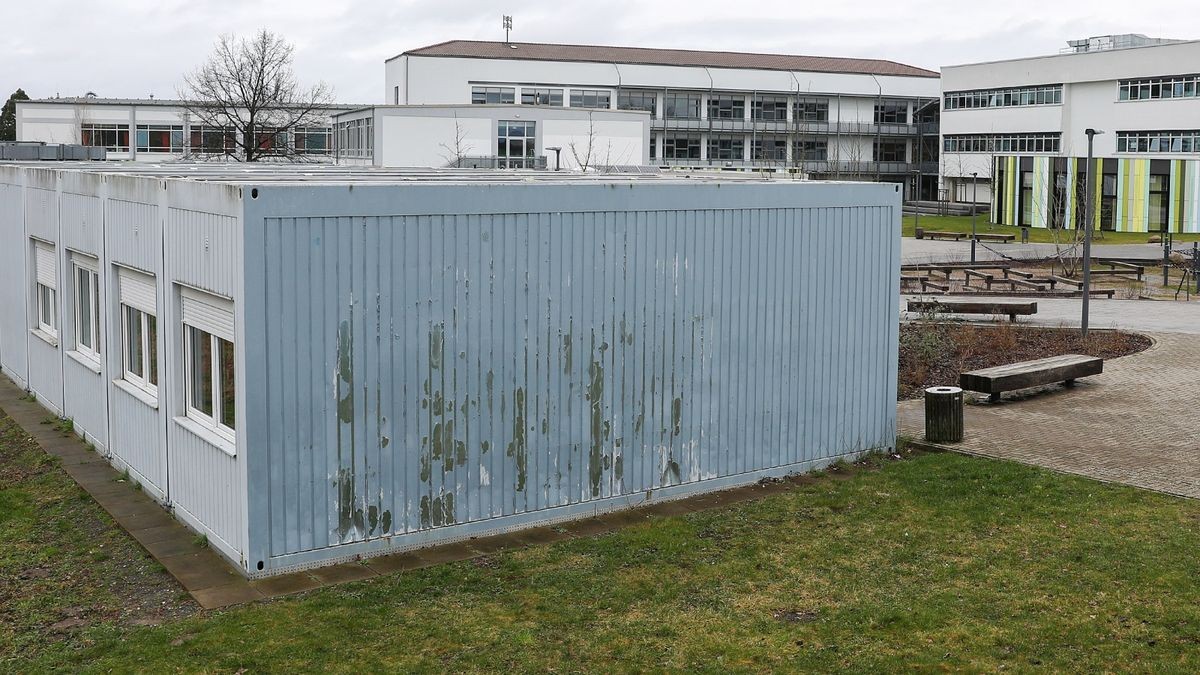 80 Schwerlaster-Fahrten für XXL-Modulbau an Wolfsburger Schule