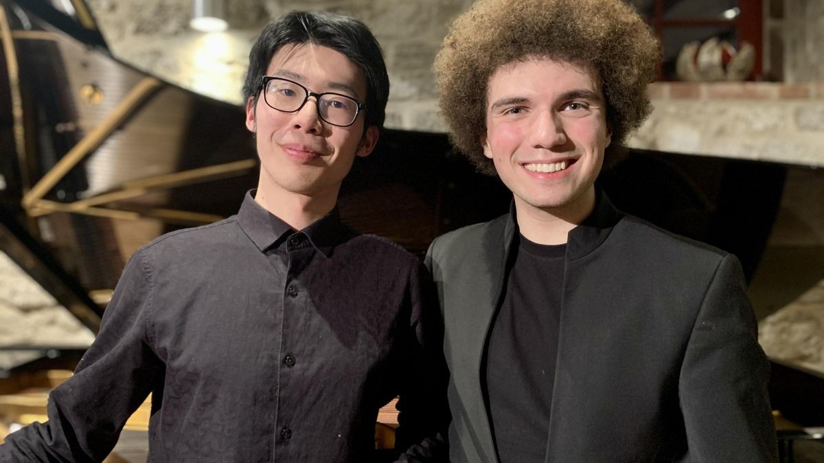 Zwei Pianisten begeistern das Publikum in Ulrichshalben