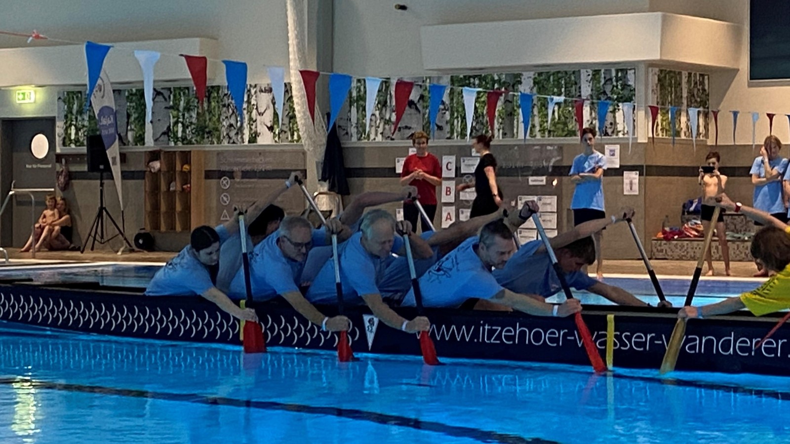 2,5 Meter: Kanu-Club Geesthacht gewinnt wohl kürzeste Drachenbootrennen ...