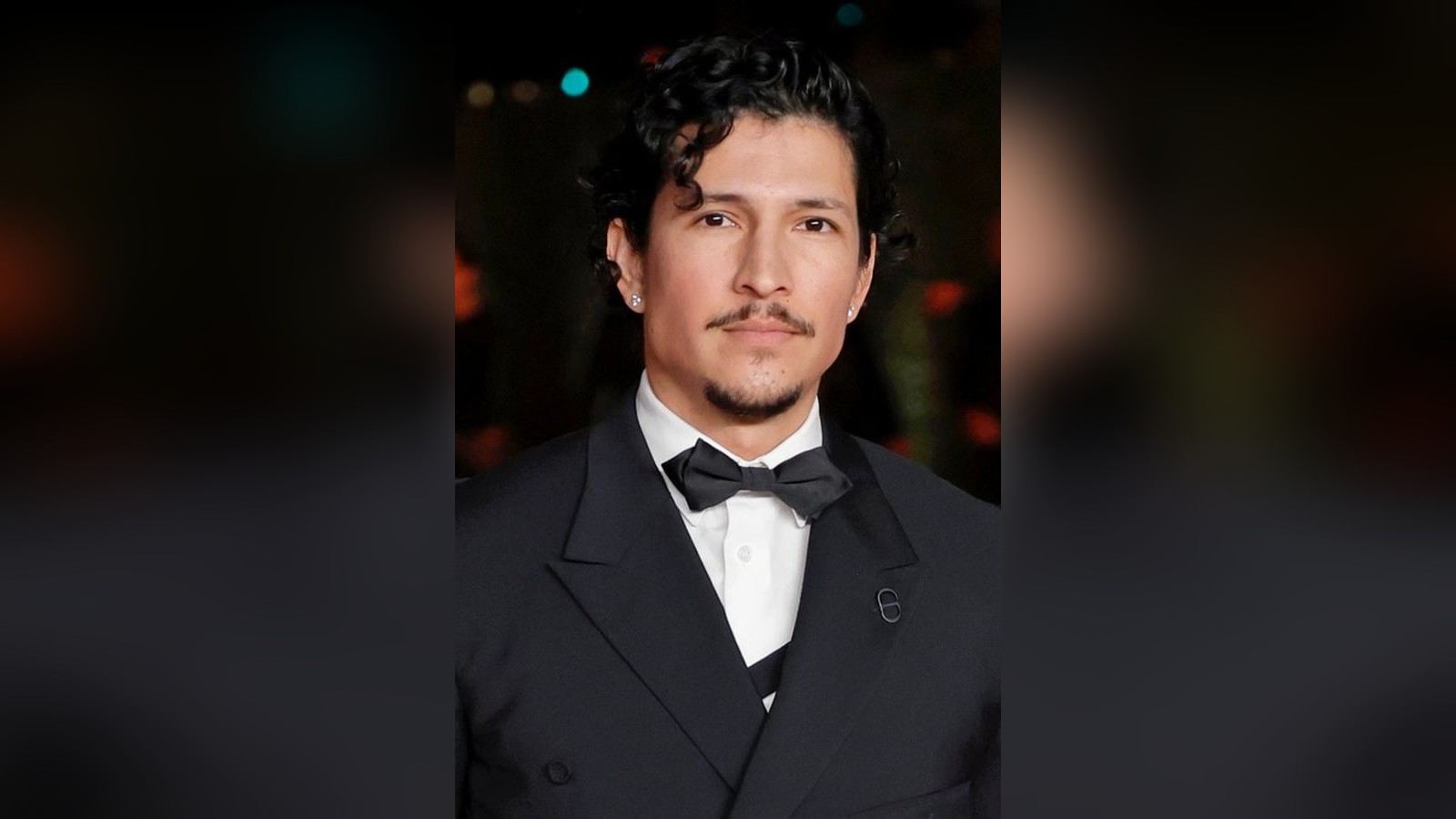 Danny Ramirez, Ariela Barer, Tati Gabrielle und Spencer Lord stoßen zum ...