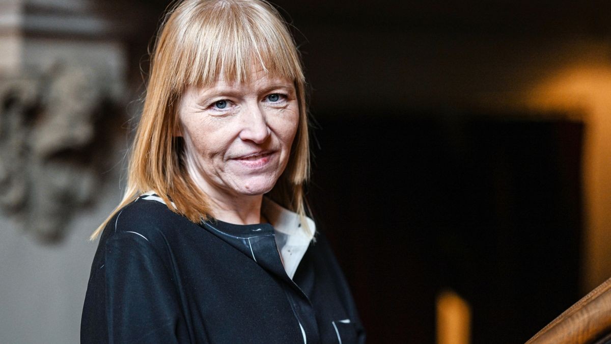 Berliner Ensemble: „Sterben Lieben Kämpfen“ von Yana Ross