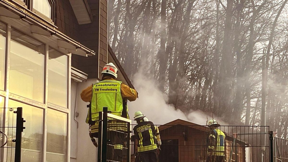 Freudenberg: Brennholz fängt Feuer – sollte es aber nicht