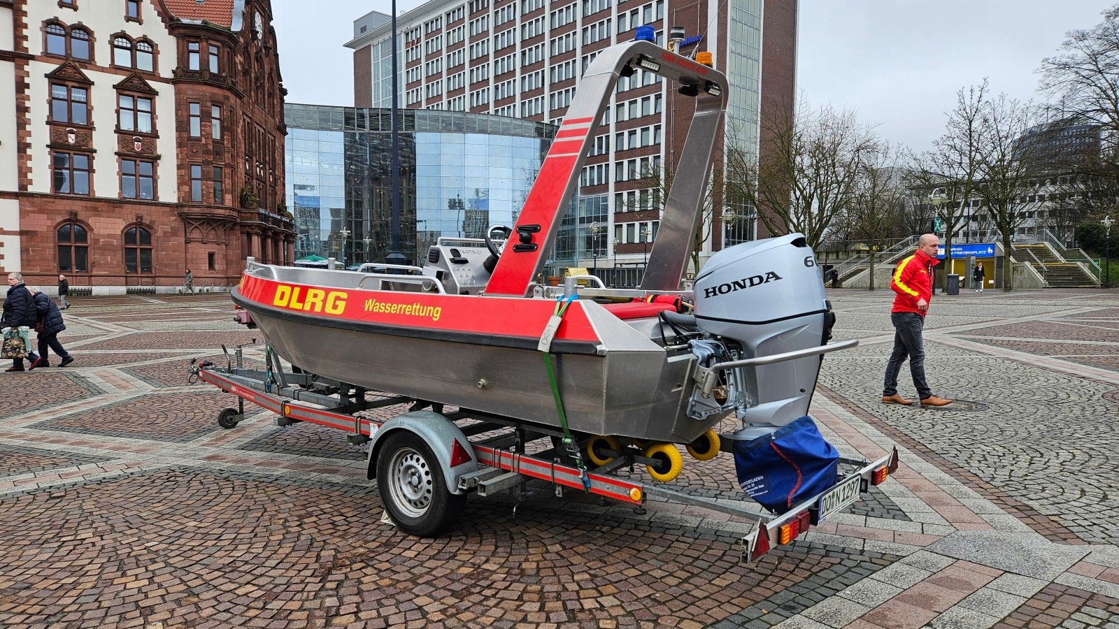 DLRG in Dortmund: Deshalb fährt ein Boot durch die City