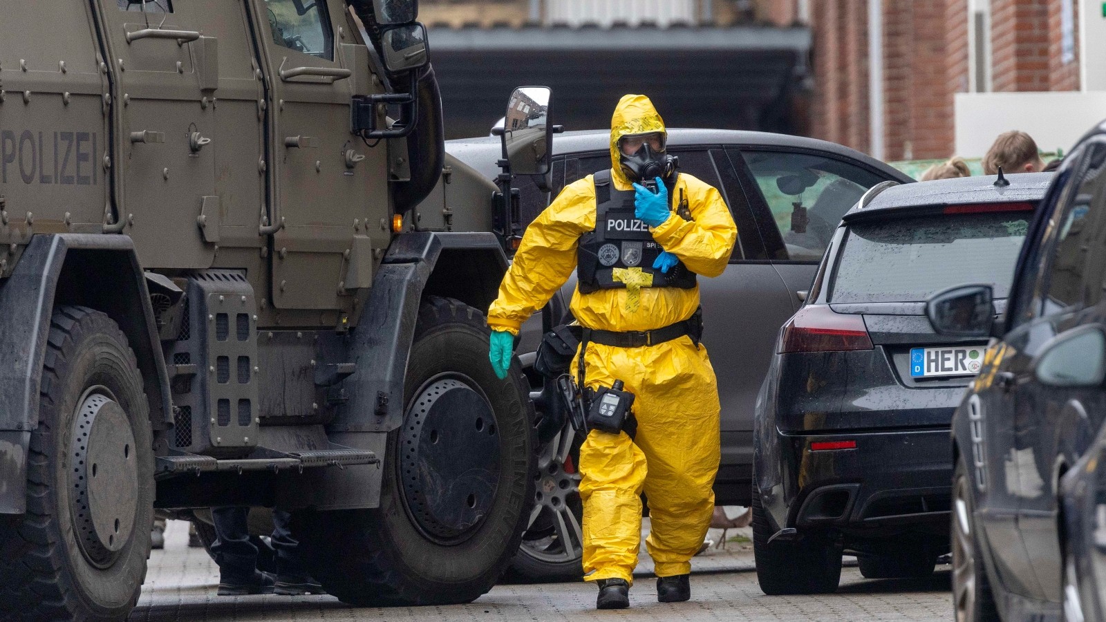 Die Bilder vom SEK-Einsatz mit Panzerwagen in Hattingen