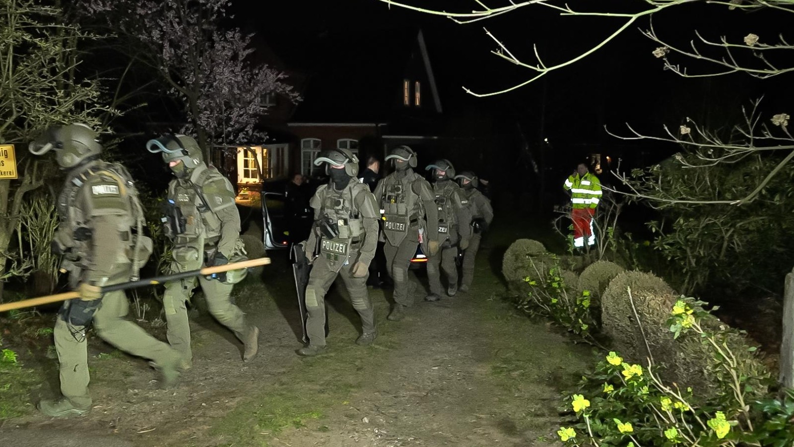 Polizei Geesthacht: SEK nimmt Angreifer nach fünfstündigen Einsatz fest