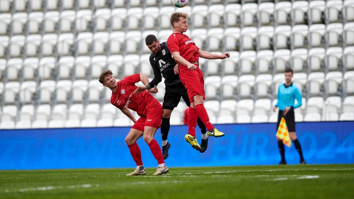 Stadtderby: FC Carl Zeiss Jena besiegt SV Schott