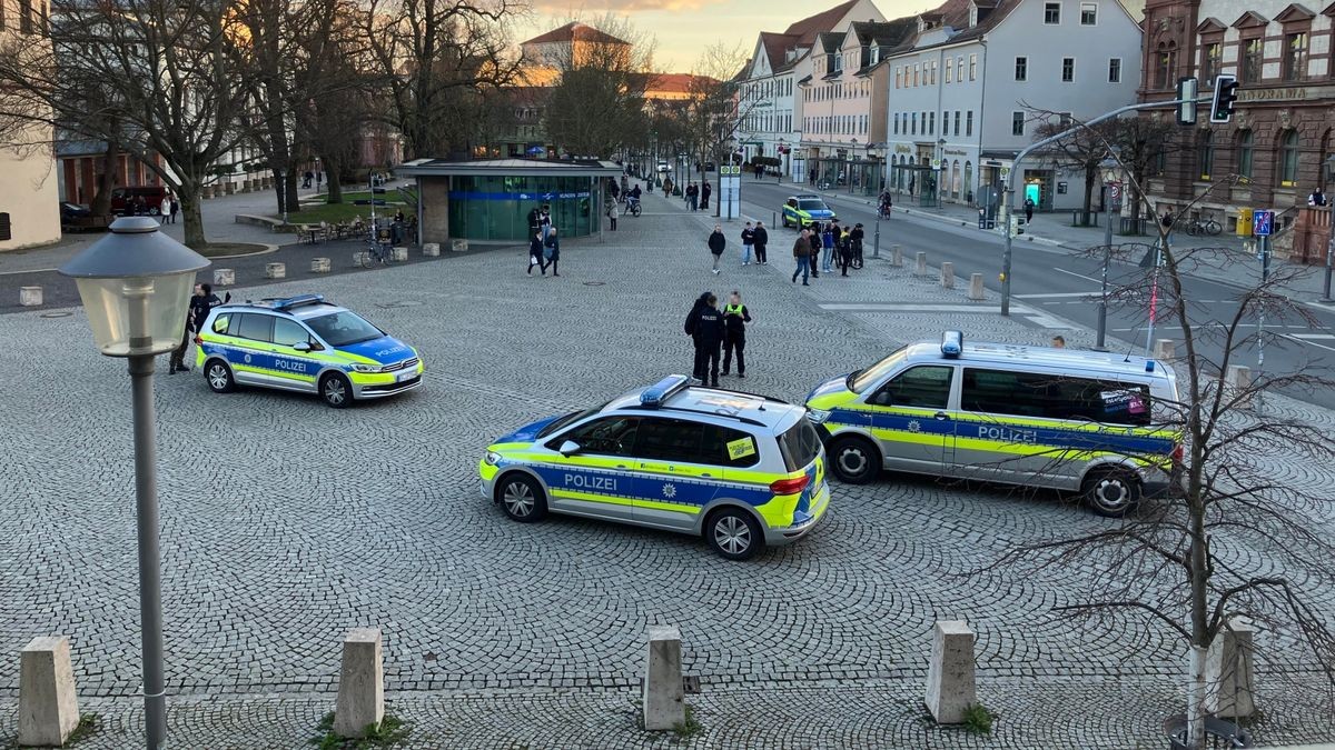 Widerstand gegen die Polizei: Blaulicht auf Weimars Goetheplatz