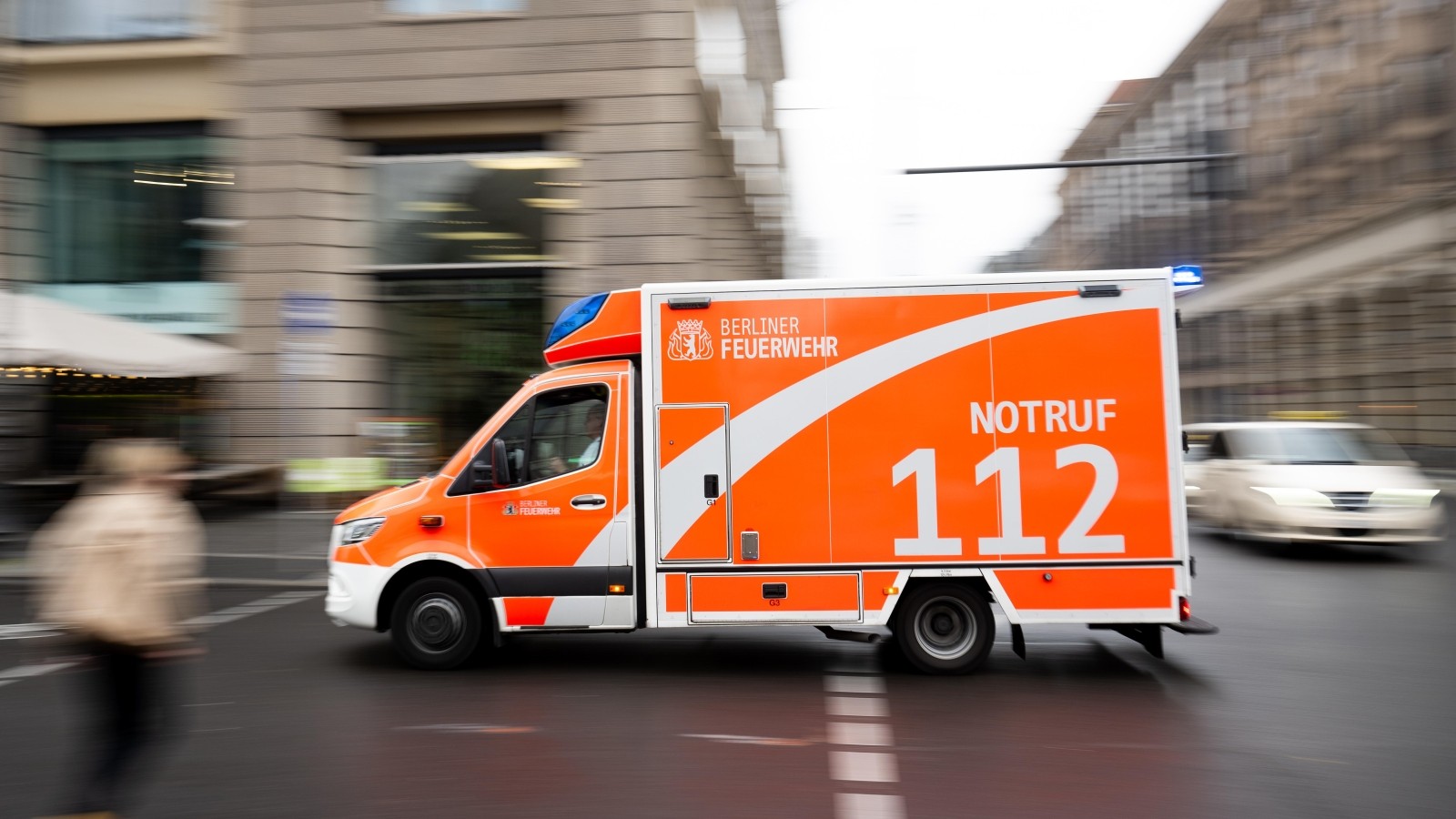 Unfall in Bochum: Bus kollidiert mit PKW – mehrere Verletzte