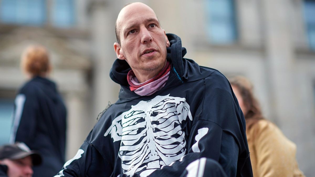 Berlin, Kanzleramt – Klima-Aktivist im Hungerstreik: „Bin bereit zu ...