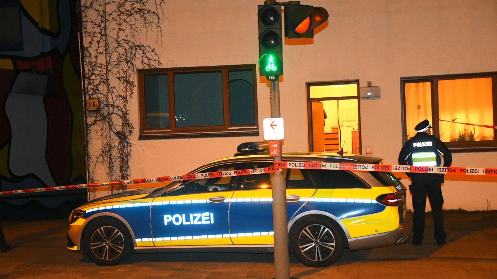 Blutiger Streit mit Messer und Schere: Mann im Krankenhaus