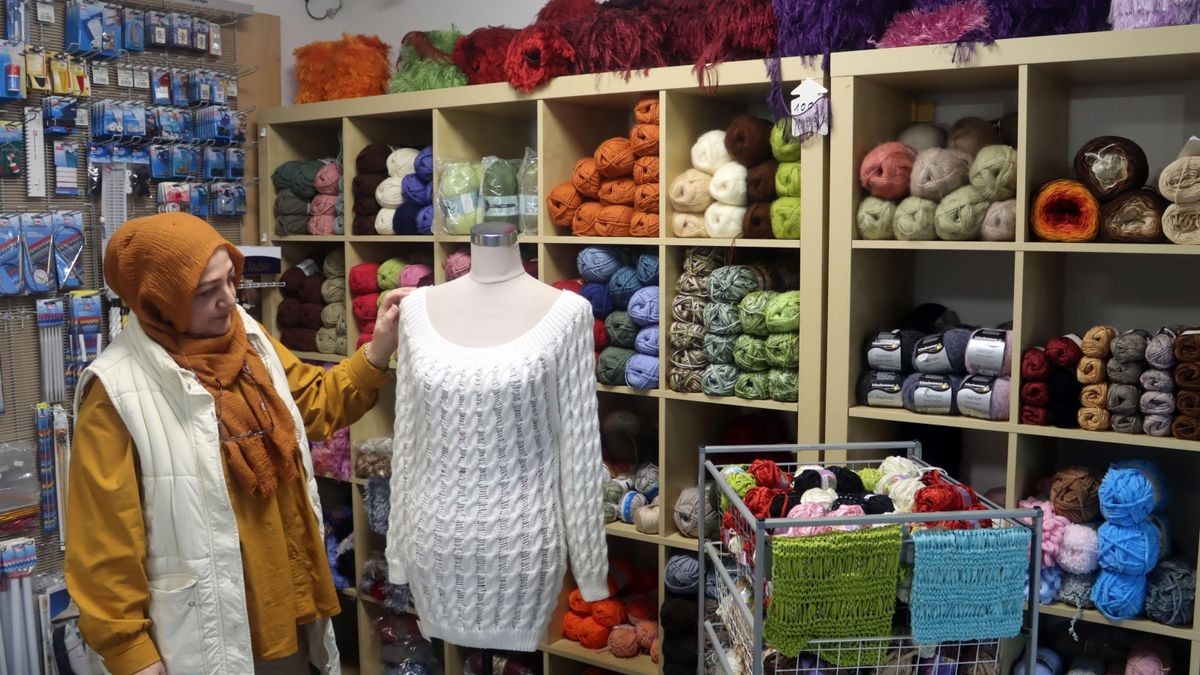 Strickmode aus Denstorf: Zwischen Maschinen und Handarbeit