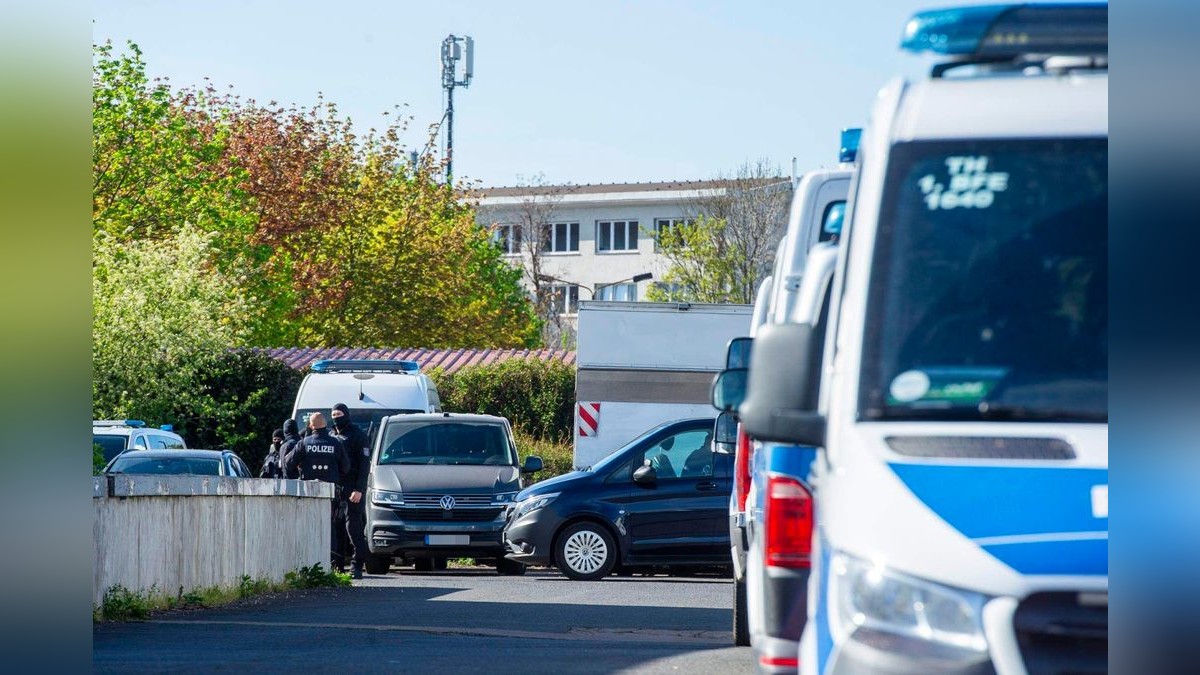 Bilder vom Großeinsatz von Polizei, Zoll und Finanzamt in Erfurt