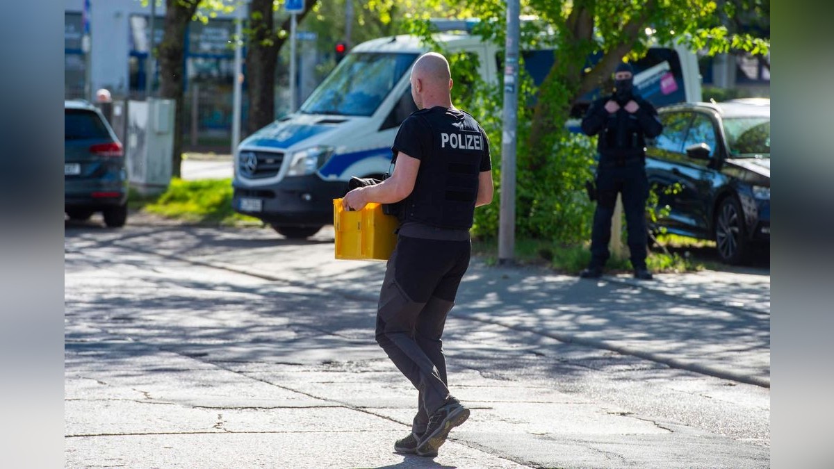 Bilder vom Großeinsatz von Polizei, Zoll und Finanzamt in Erfurt