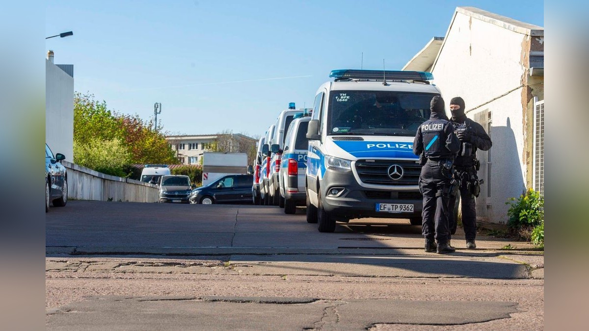 Bilder vom Großeinsatz von Polizei, Zoll und Finanzamt in Erfurt