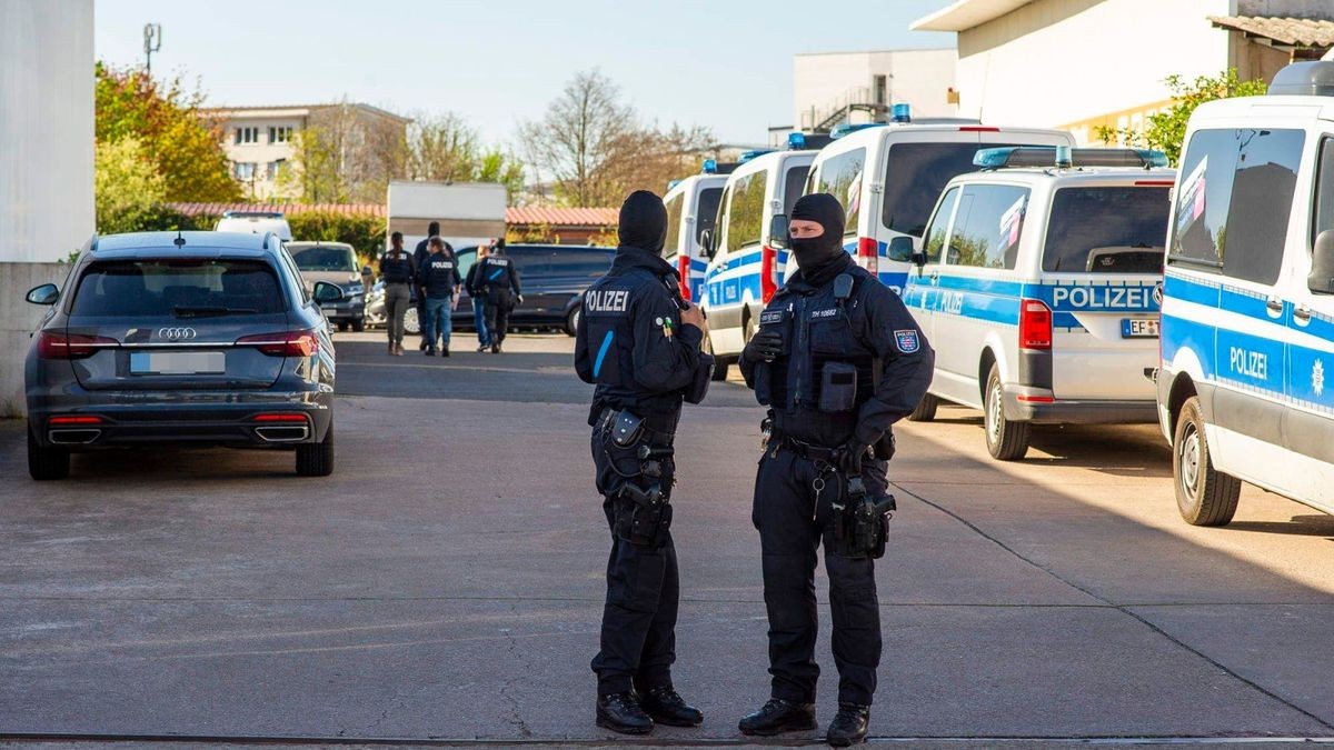 Bilder vom Großeinsatz von Polizei, Zoll und Finanzamt in Erfurt