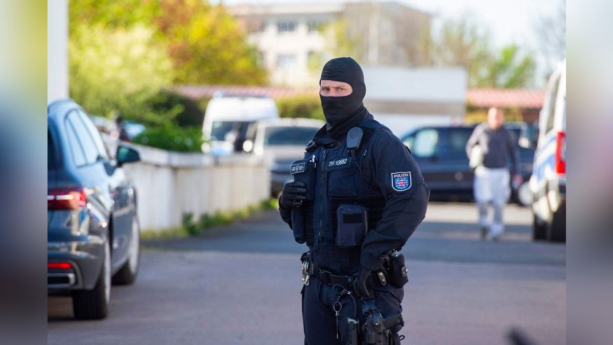 Bilder vom Großeinsatz von Polizei, Zoll und Finanzamt in Erfurt