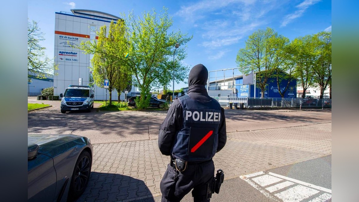 Bilder vom Großeinsatz von Polizei, Zoll und Finanzamt in Erfurt