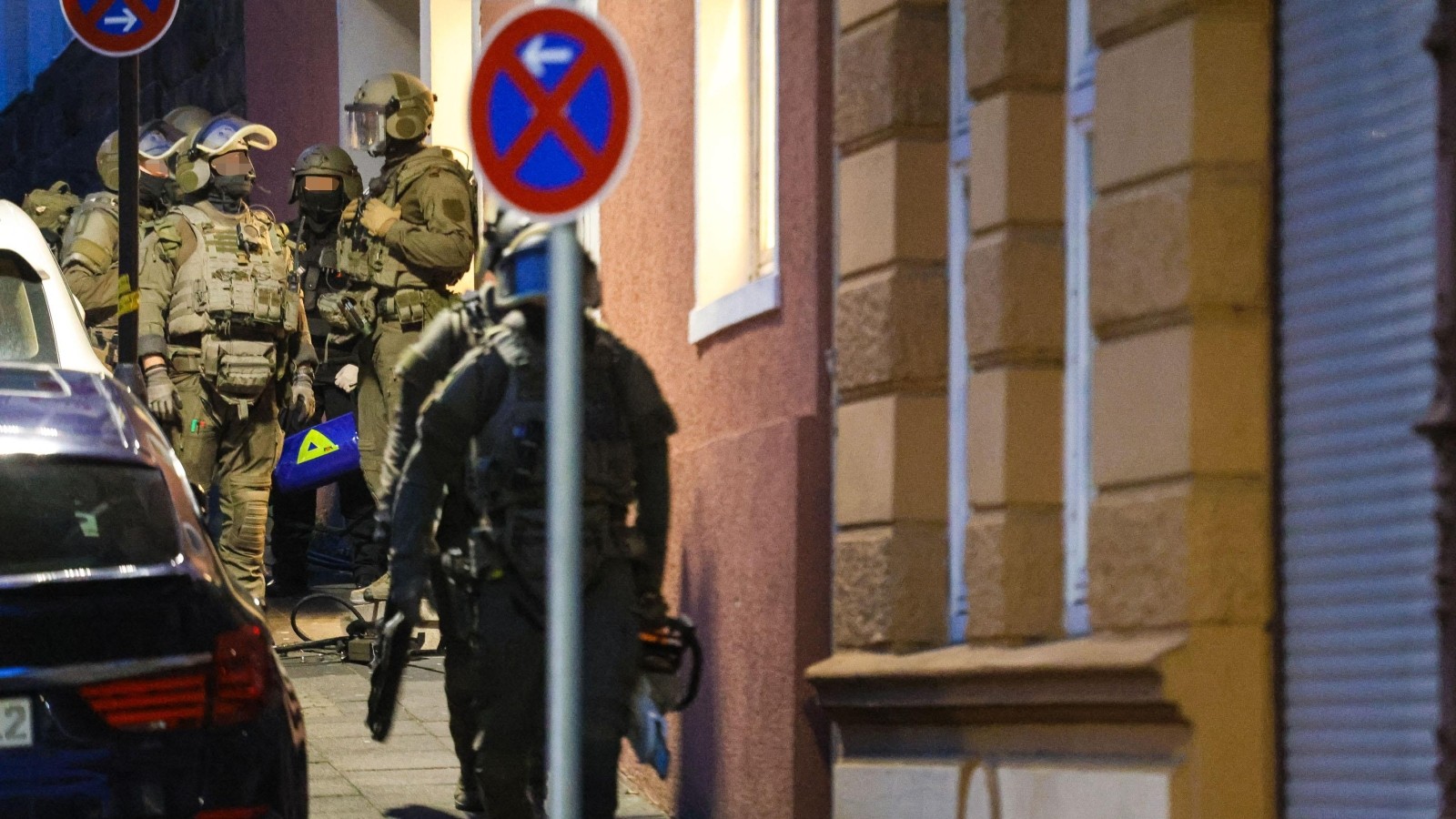 Festnahme: SEK durchsucht Wohnhaus in Hagen